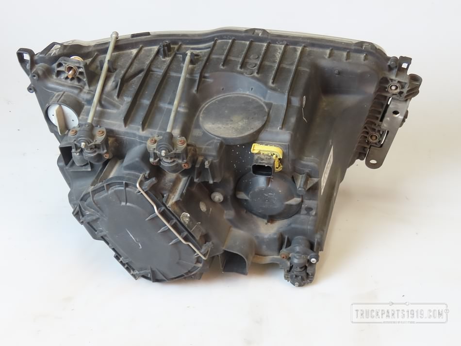 Headlight LH. MB MP4 9608201839 - Truckparts 1919