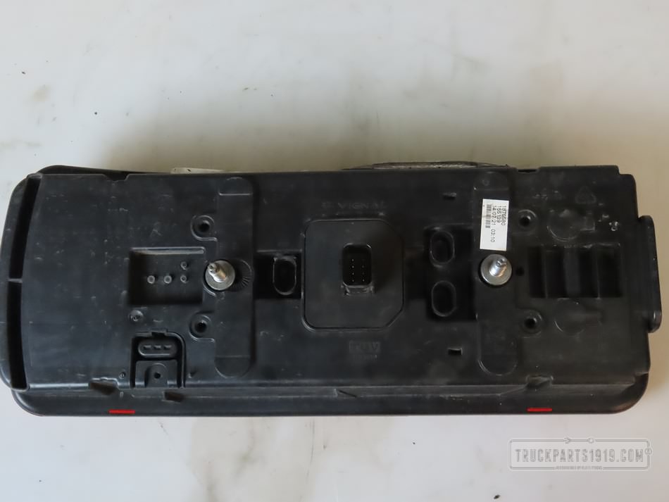 Tail light LH DAF 1875580 - Truckparts 1919