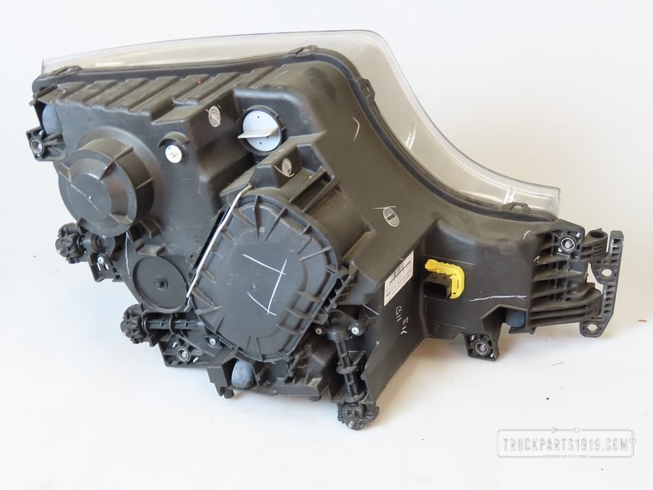 Headlight LH. MB MP4 9608200239 - Truckparts 1919