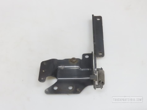 Hinge LH Scania 1889299 - Truckparts 1919